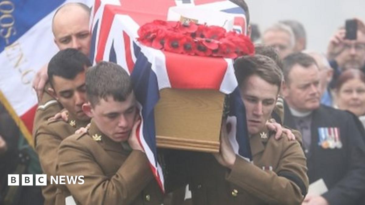 WW1 dead are reburied 100 years on - BBC News