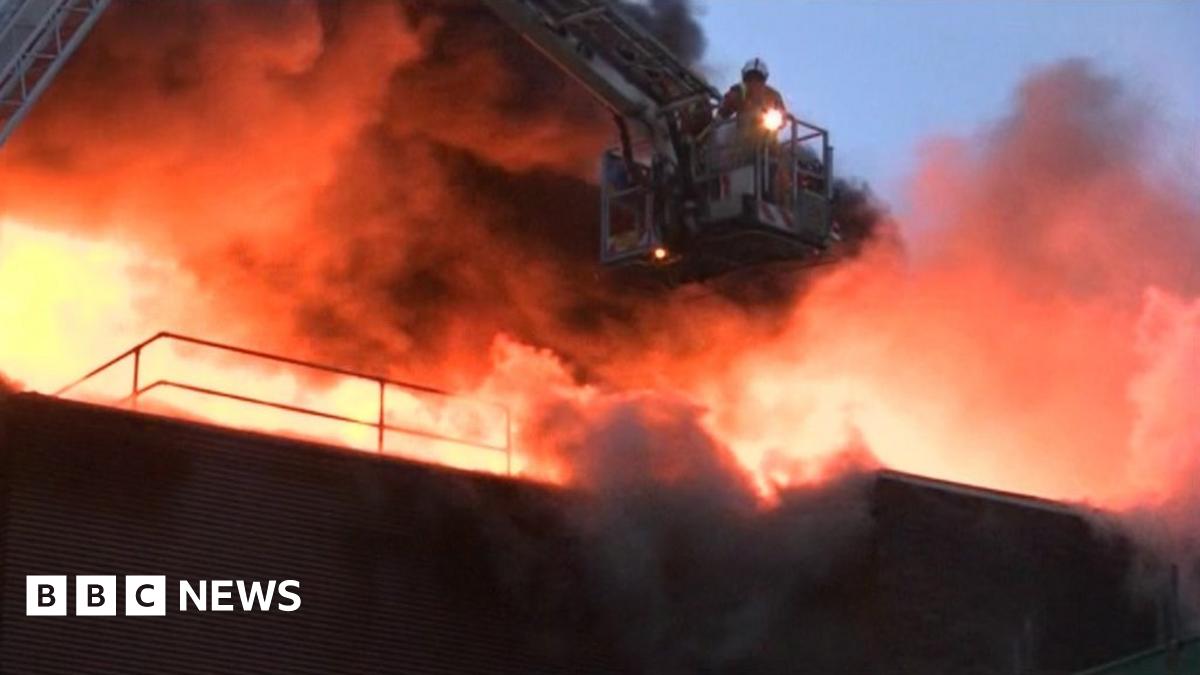 Derby fire: Assembly Rooms car park blaze 'accidental' - BBC News