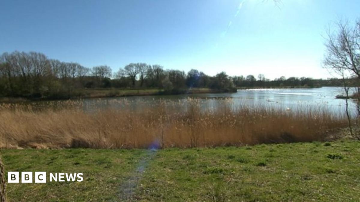 Teenager dies in Redditch lake drowning - BBC News