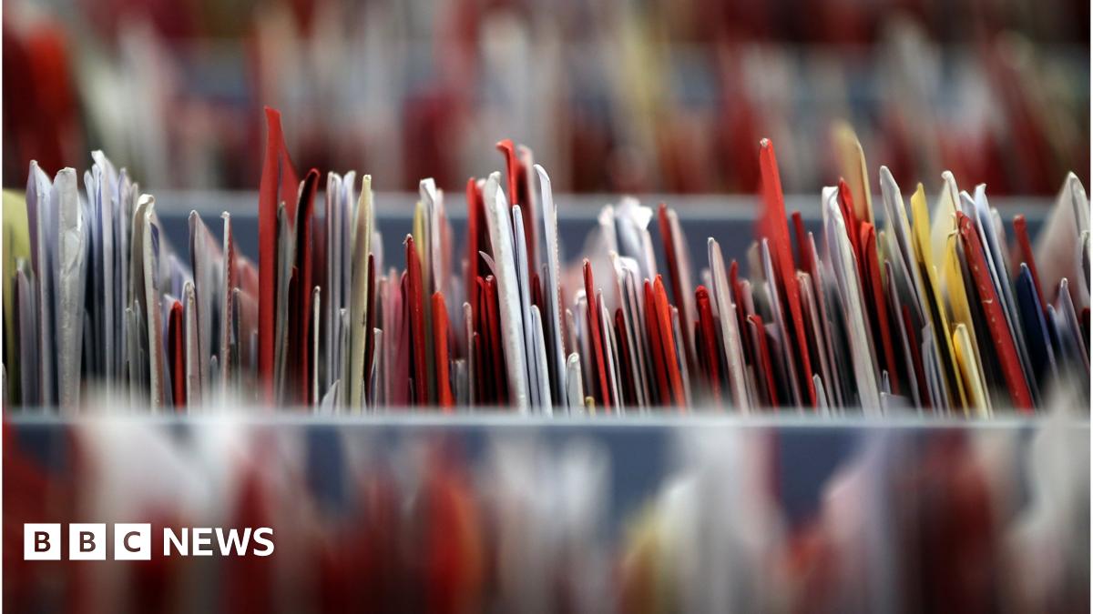 Ministers criticised for sale of postcode database - BBC News