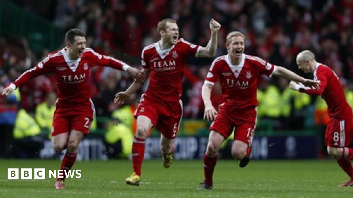 In pictures: Aberdeen win Scottish League Cup final - BBC News