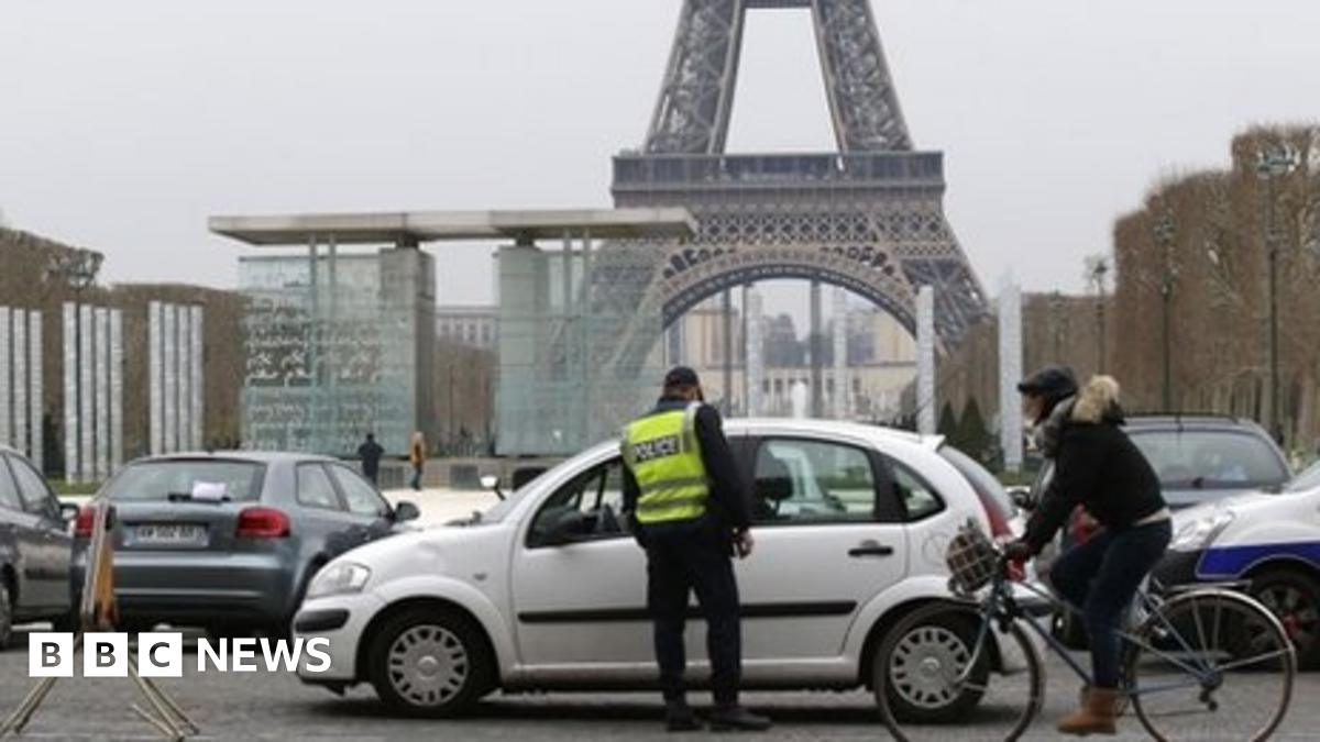 Paris car ban imposed after pollution hits high - BBC News