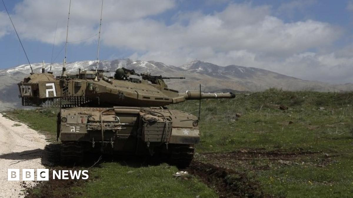 Israeli air strikes in Golan 'kill Syrian soldier' - BBC News