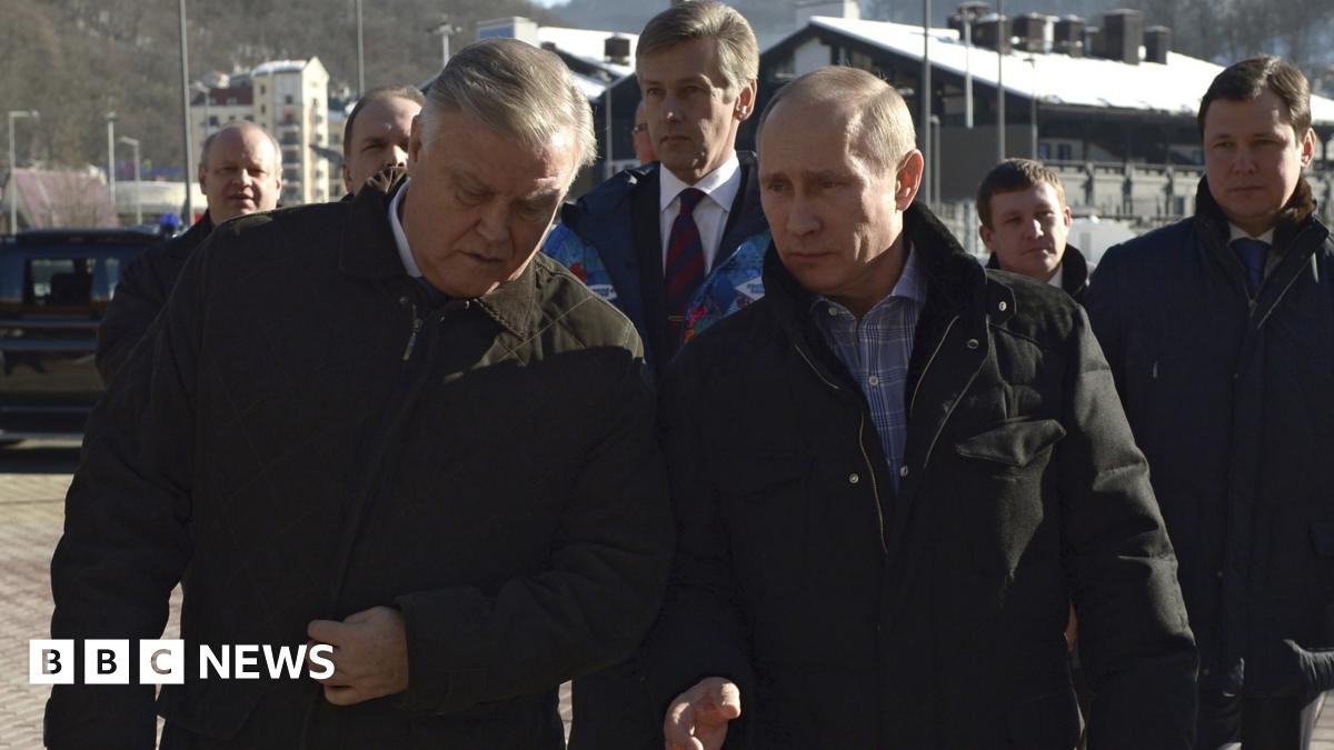 Ukraine crisis: US sanctions target Putin's inner circle - BBC News