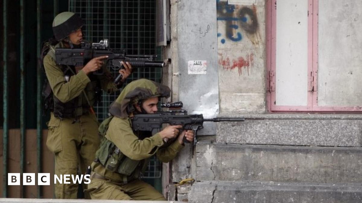 Three Palestinians killed in Israeli raid on Jenin - BBC News