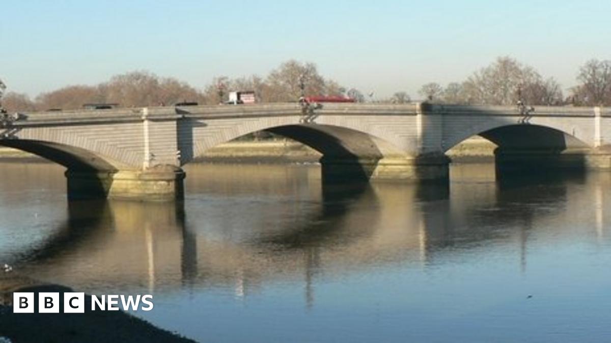 River Thames body identified as missing Putney man - BBC News
