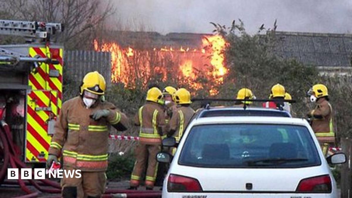Fire crews remain at former Martham mushroom factory site - BBC News