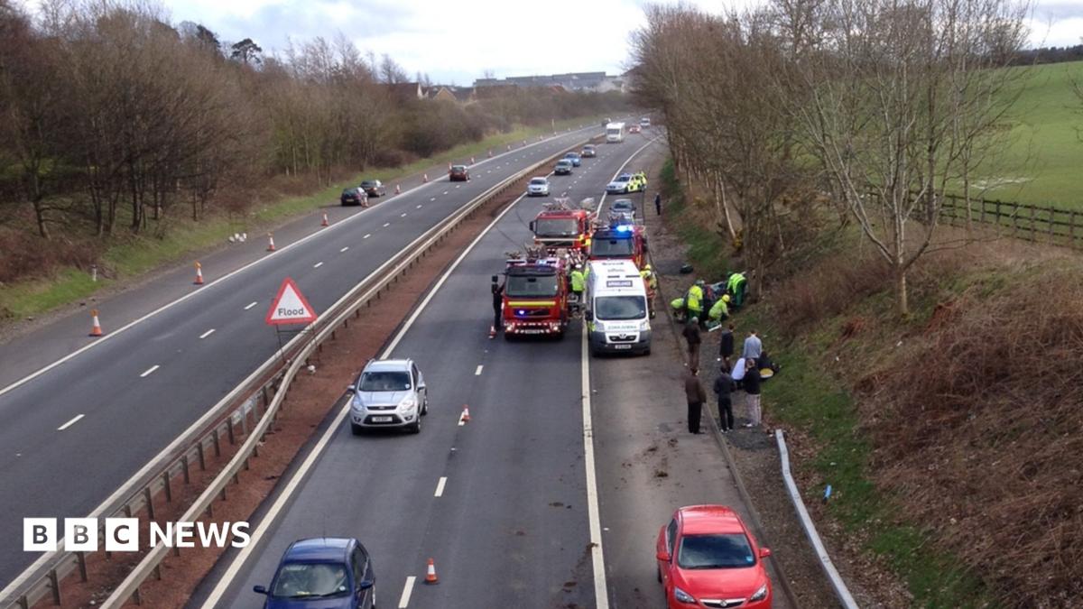 Man airlifted after serious M9 crash - BBC News