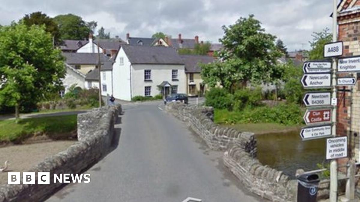 Clun Bridge closure after lorry crash - BBC News