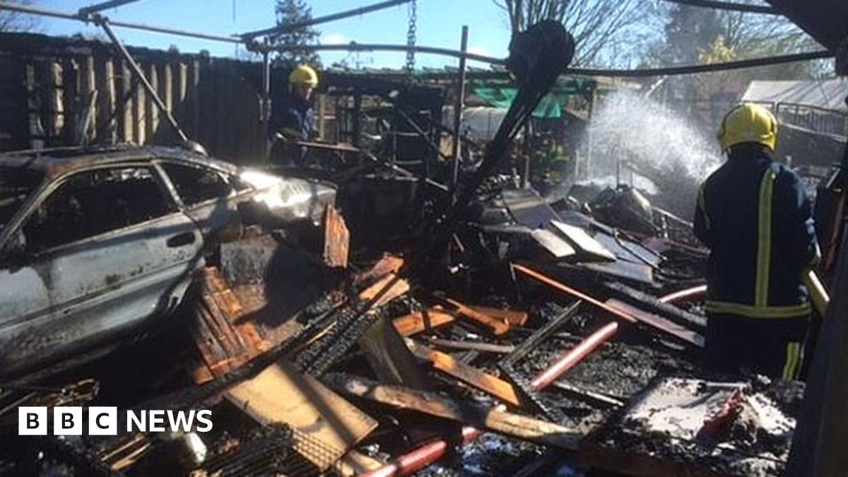 Bottisham homes evacuated after shed blaze - BBC News