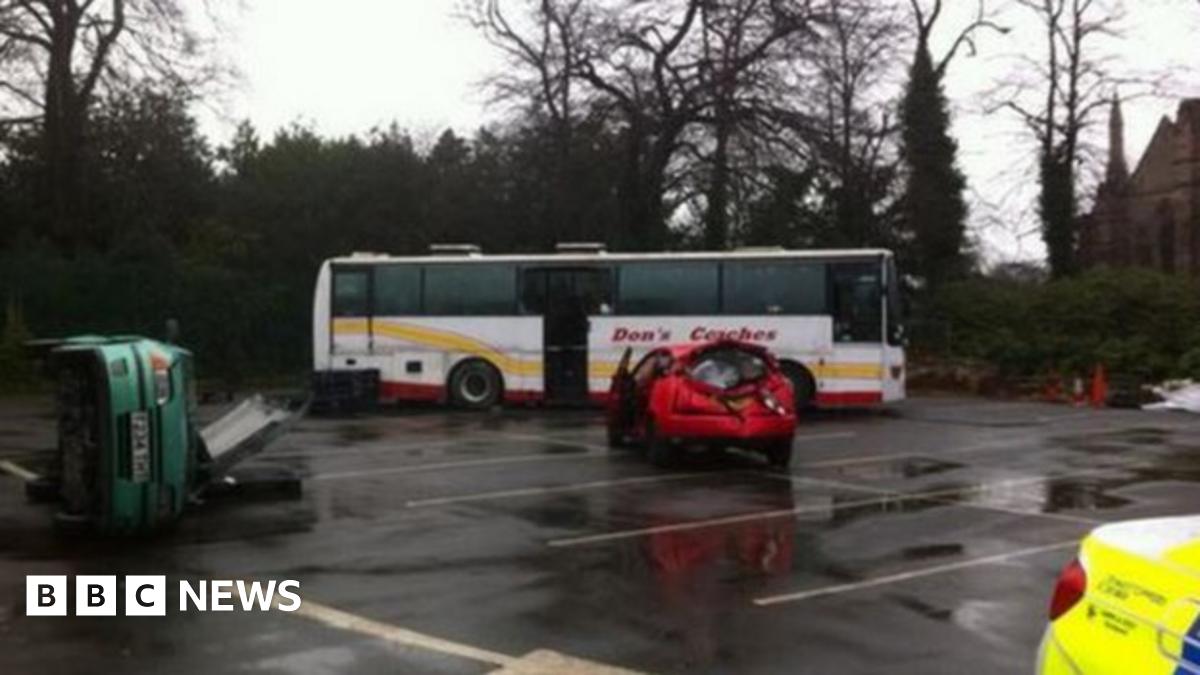 University stages fake coach crash for students - BBC News