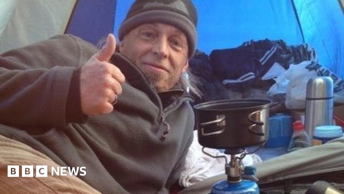 Mike Barton battles floods and thieves in 366-day tent challenge - BBC News