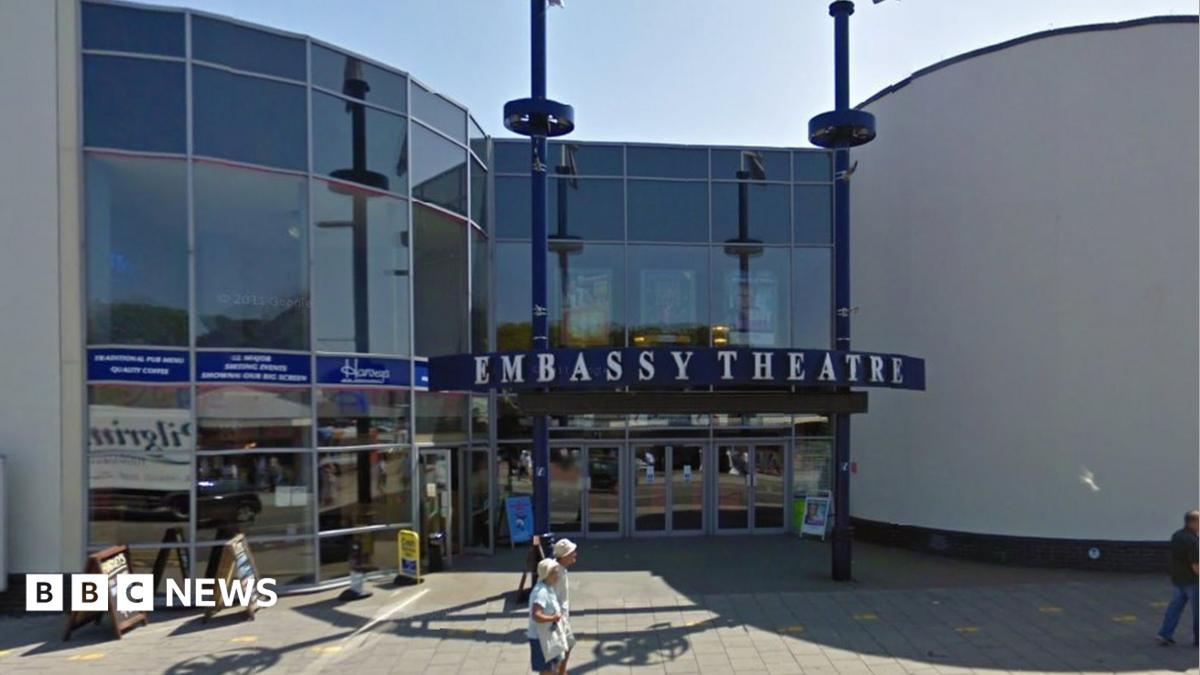 Skegness Standard office closure 'bad news' for town - BBC News