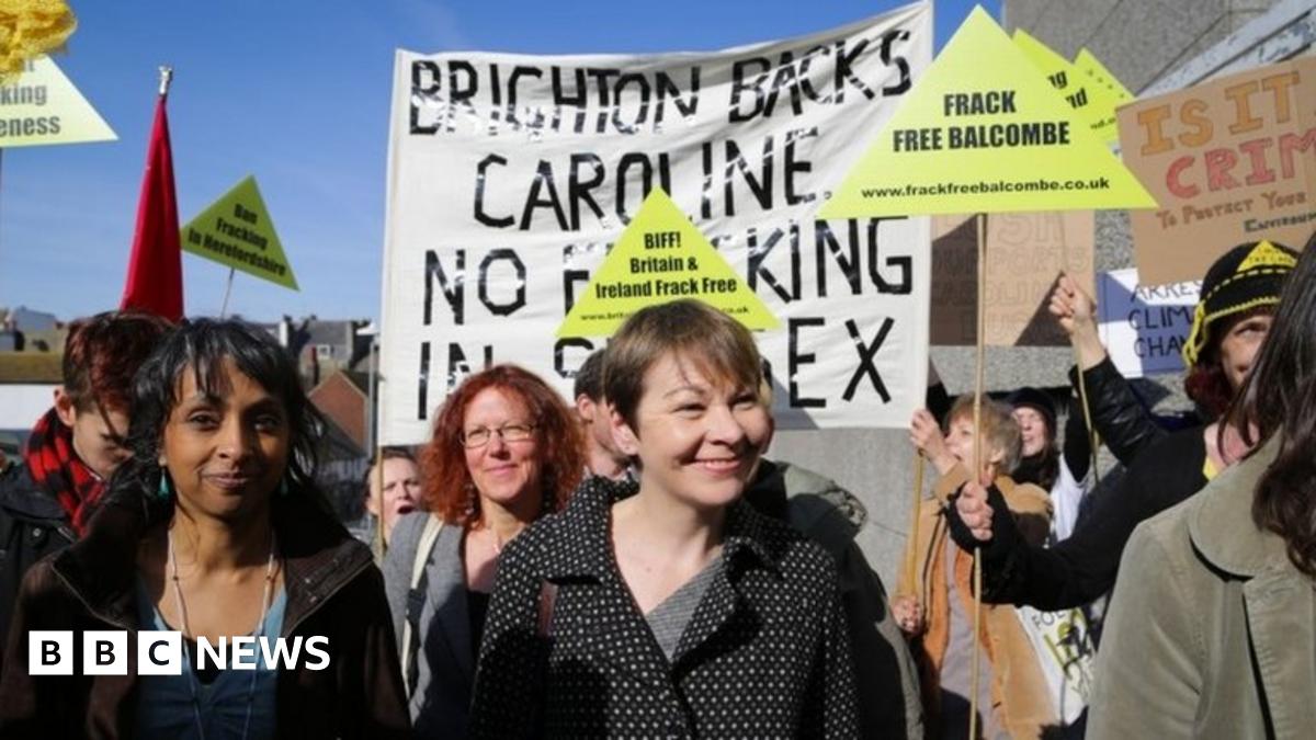 Sussex PC tells of MP Caroline Lucas anti-fracking arrest - BBC News