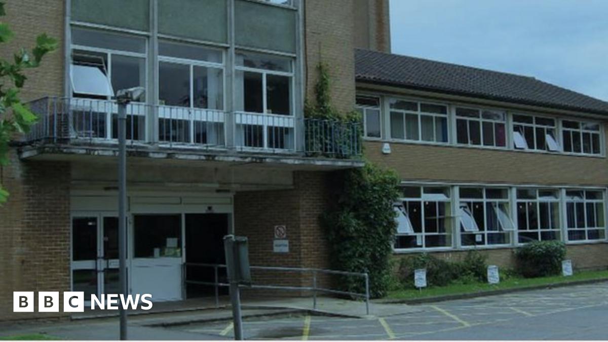 Addlestone to get new school on Runnymede Centre site - BBC News