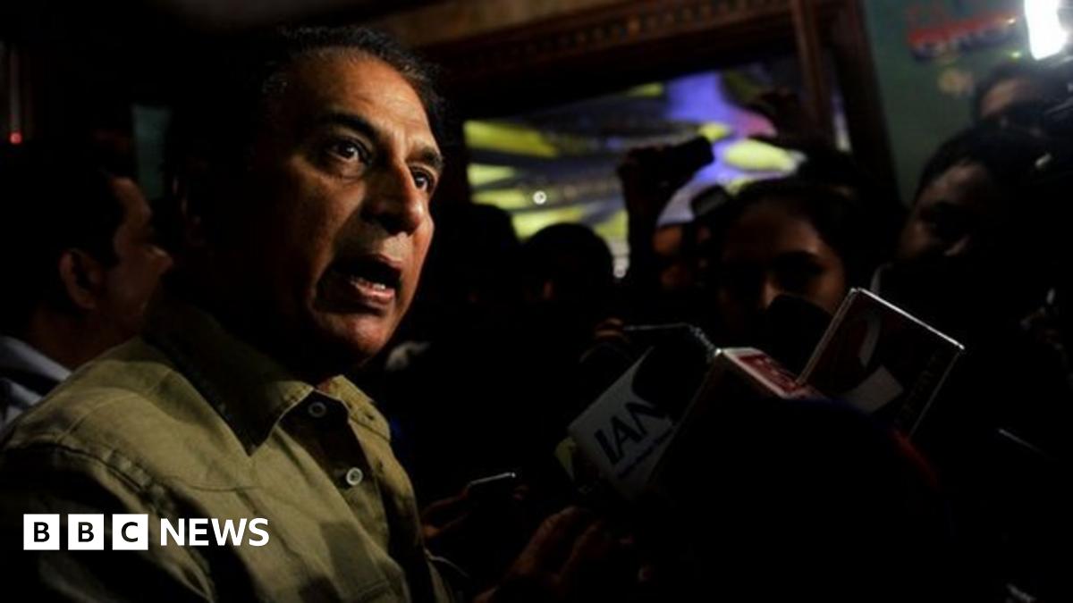 Sunil Gavaskar replaces India cricket boss Srinivasan - BBC News