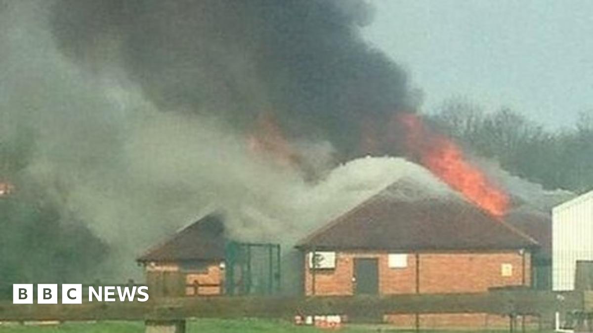 Lightning causes Banbury Twenty cricket pavilion fire - BBC News