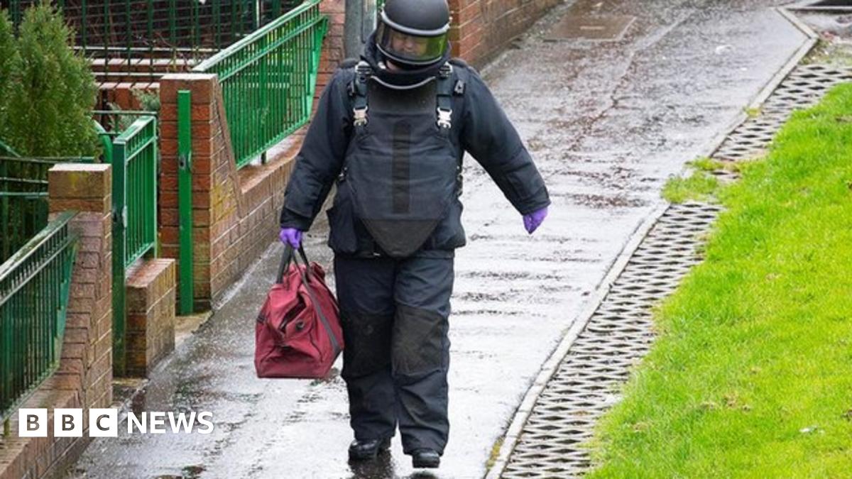 Mortar bomb and command wire found in undercover operation - BBC News