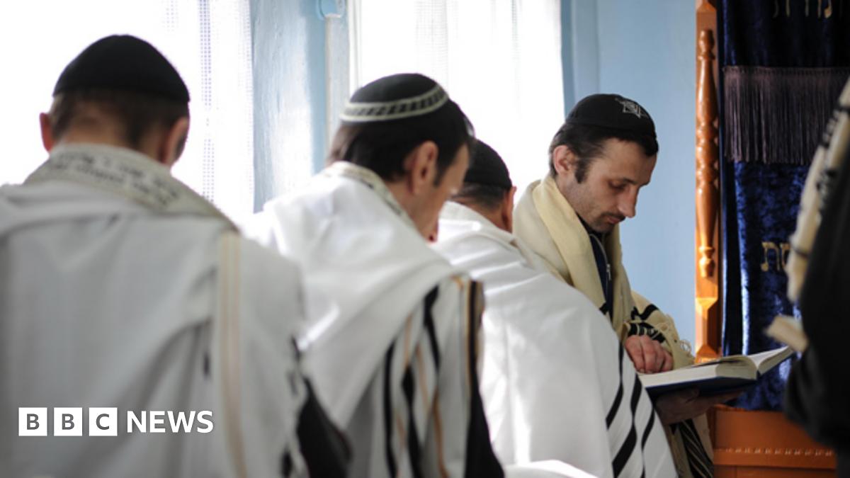 Russian Jews fear anti-Semitism amid Crimea fervour - BBC News