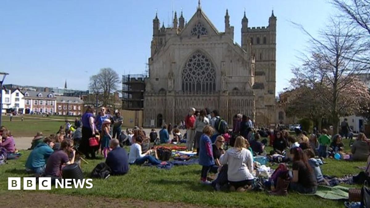 Protest in Exeter over women's refuge closure - BBC News
