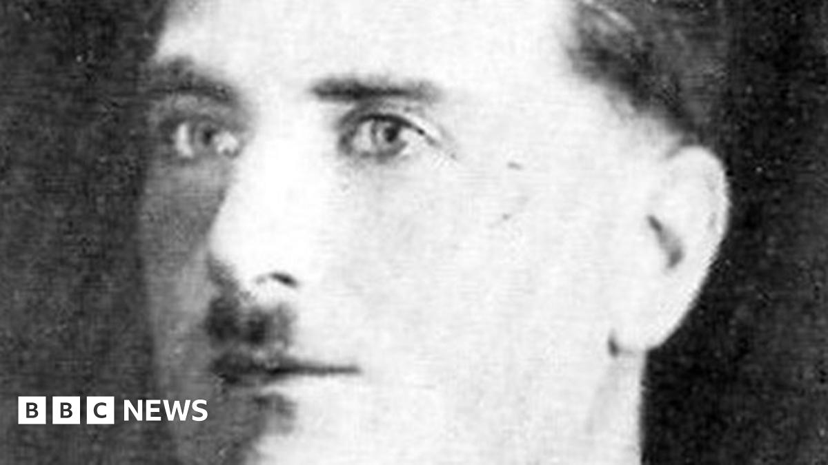 Alfred Rouse 'blazing car murder': Victim could be missing man - BBC News