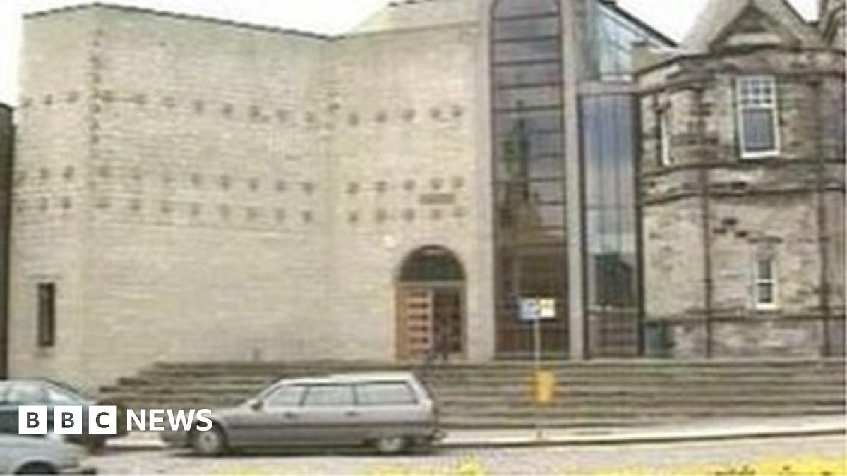 Gary Telfer sentenced for attacking partner in Fife - BBC News