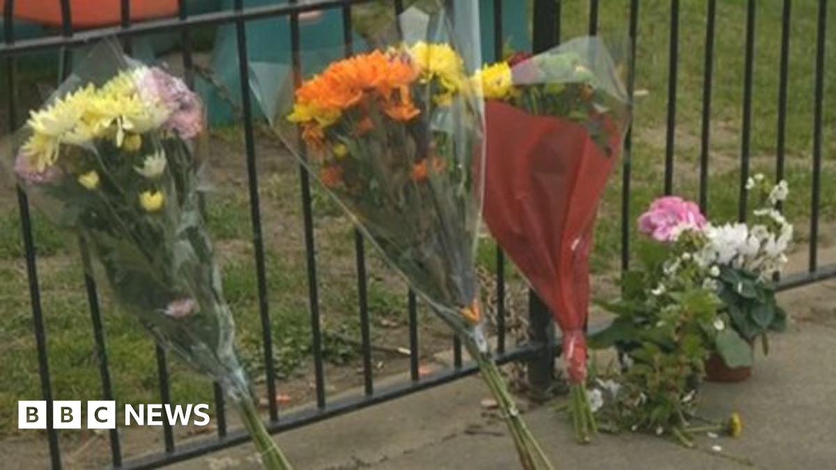 Hackney deaths: Mother and daughter named - BBC News