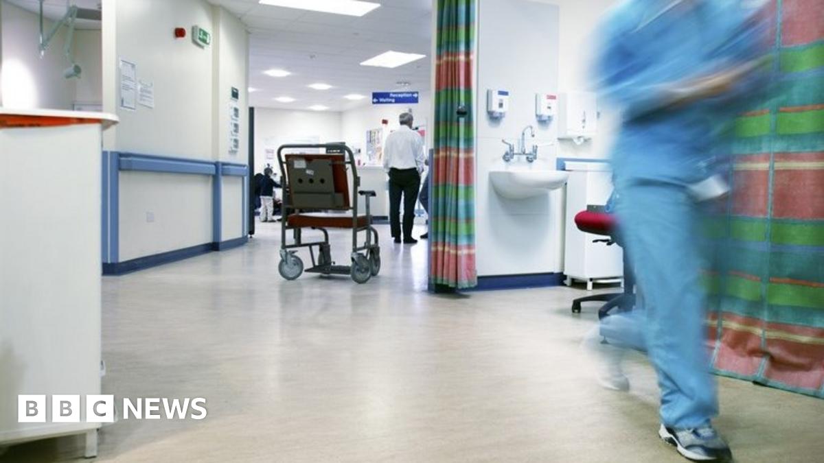 Minehead hospital's minor injury unit reopens overnight - BBC News
