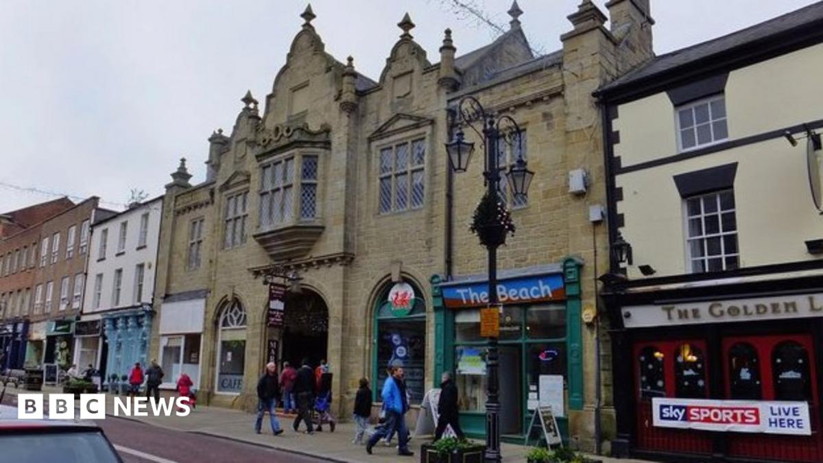 Wrexham's indoor markets in £3m transformation plan - BBC News