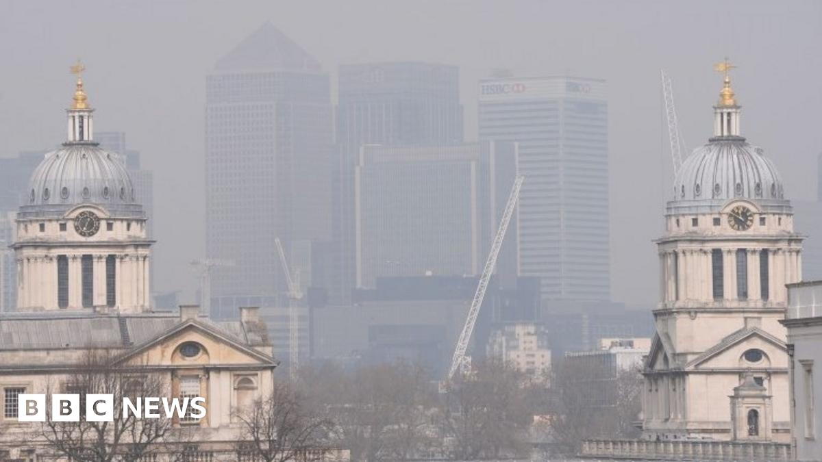 Air pollution: High levels to spread across England - BBC News