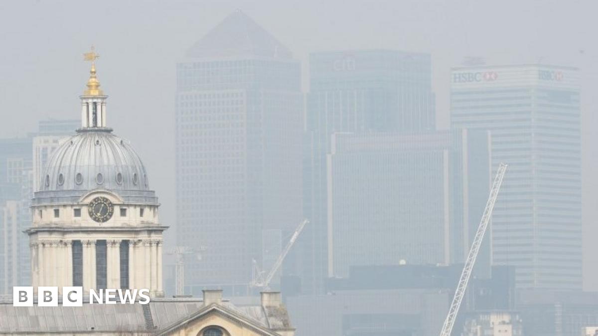 Air pollution reaches high levels in parts of England - BBC News