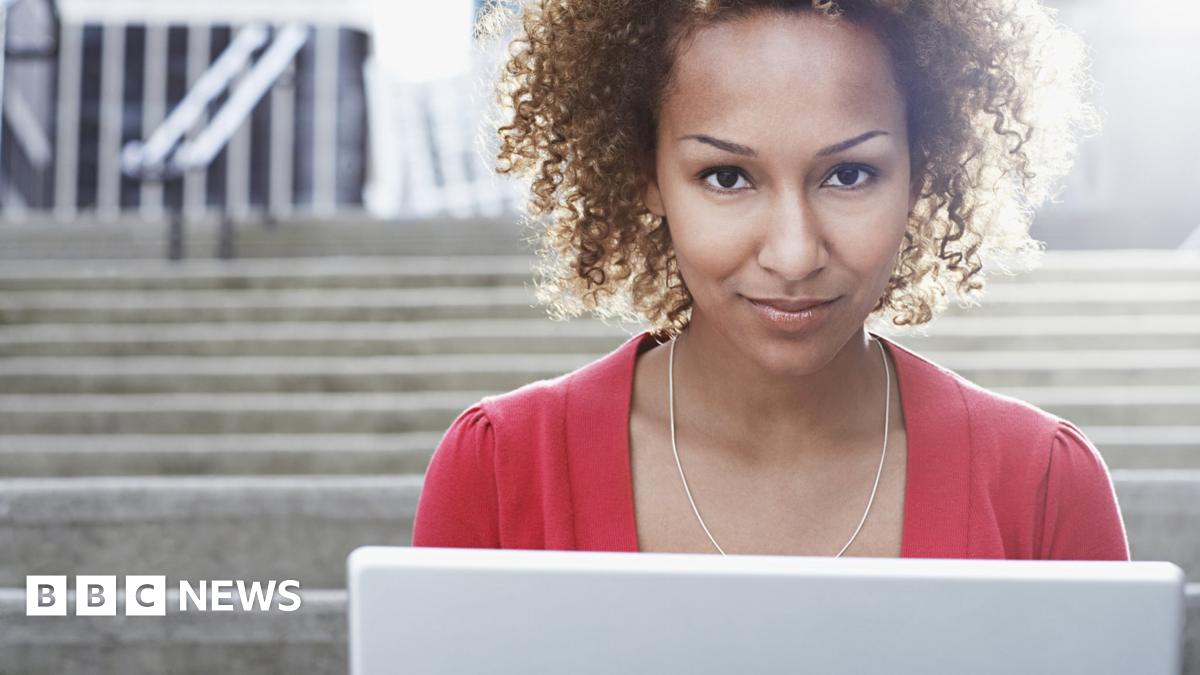 How can Wikipedia woo women editors? - BBC News