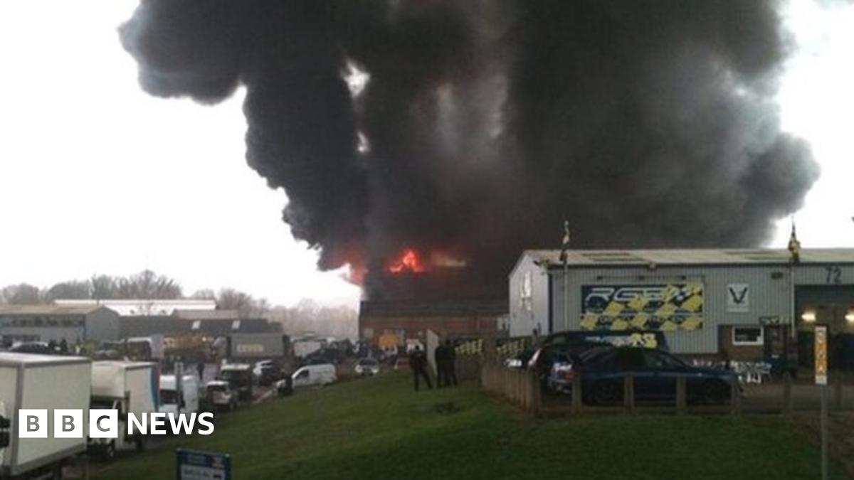 Wellingborough industrial estate fire continues to burn - BBC News