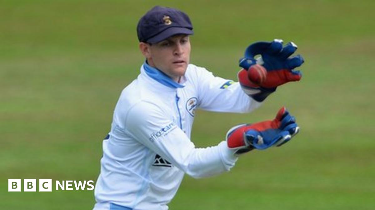 Witnesses sought for Keith and Tom Poynton car crash - BBC News