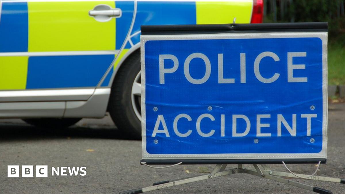 Man dies after 'vintage' car crashes on A90 in Aberdeenshire - BBC News