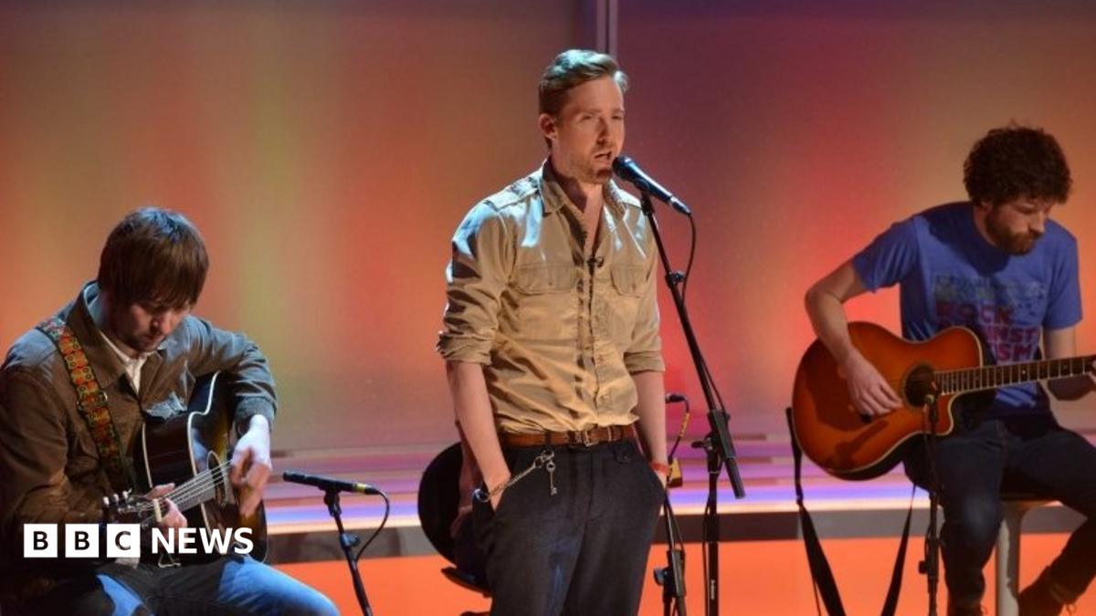 Kaiser Chiefs enjoy number one album - BBC News