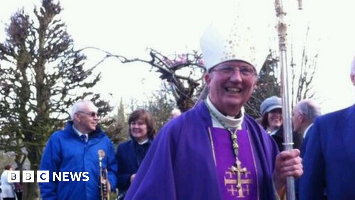 Donal McKeown installed as Catholic Bishop of Derry - BBC News