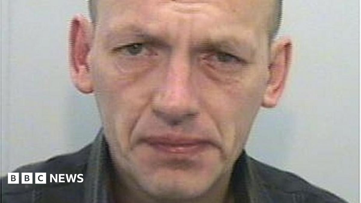 Killer Paul Maxwell gets two years for absconding on day release - BBC News