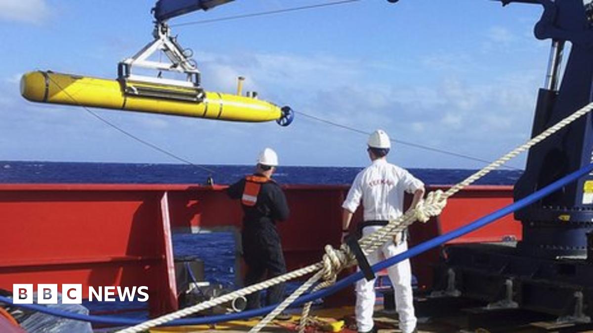 Mini-sub starts search for MH370 wreckage - BBC News