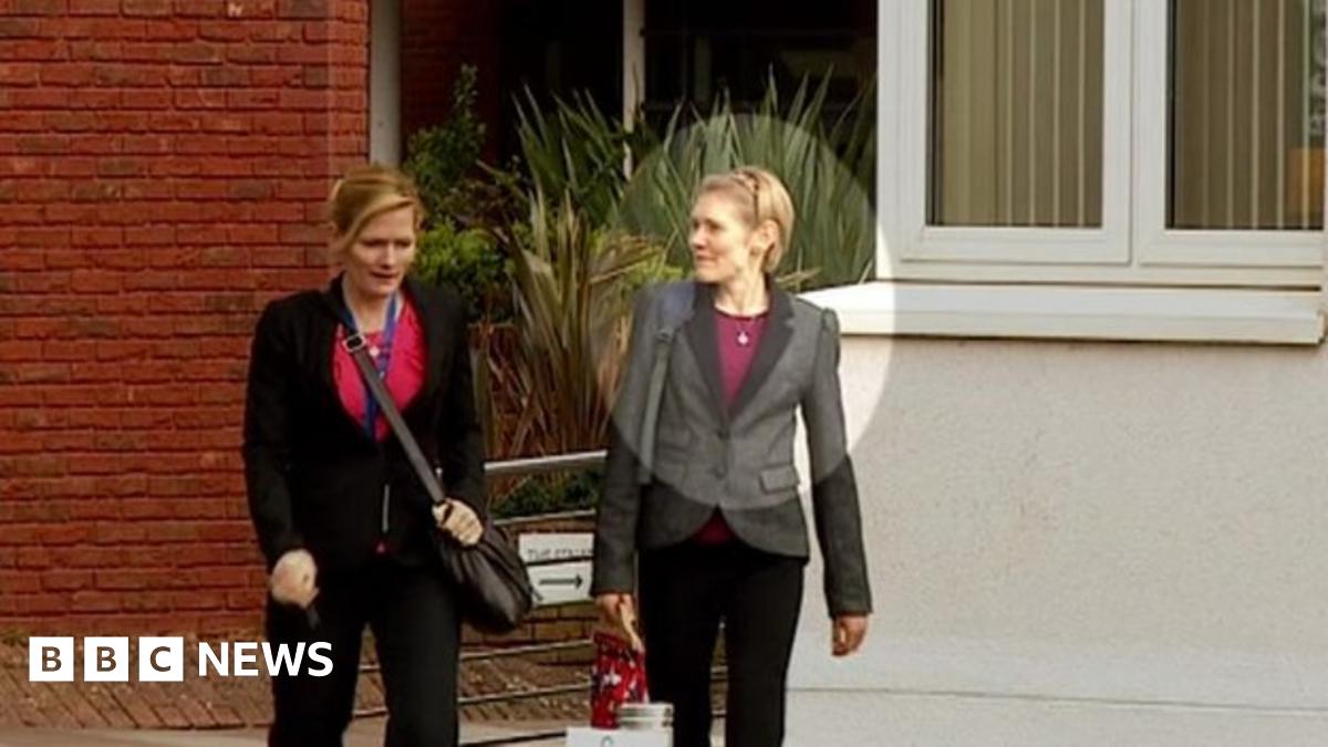 Stalking accused stabbed victim in neck with scissors - BBC News