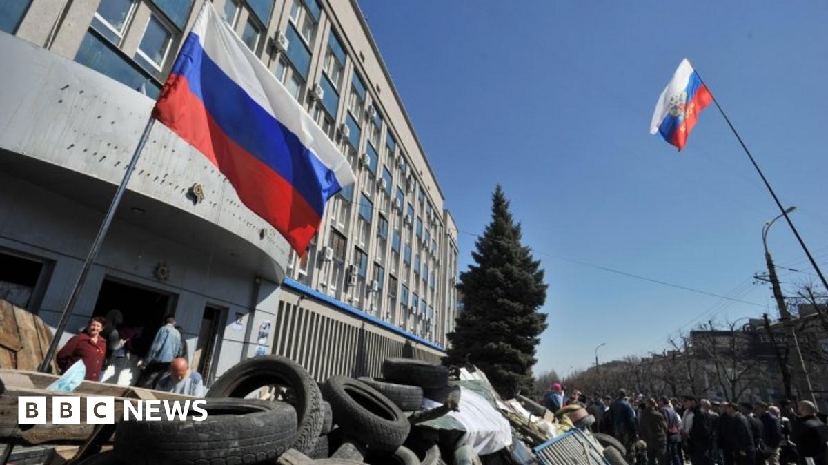 Ukraine crisis: Nato warns Russia against further intervention - BBC News