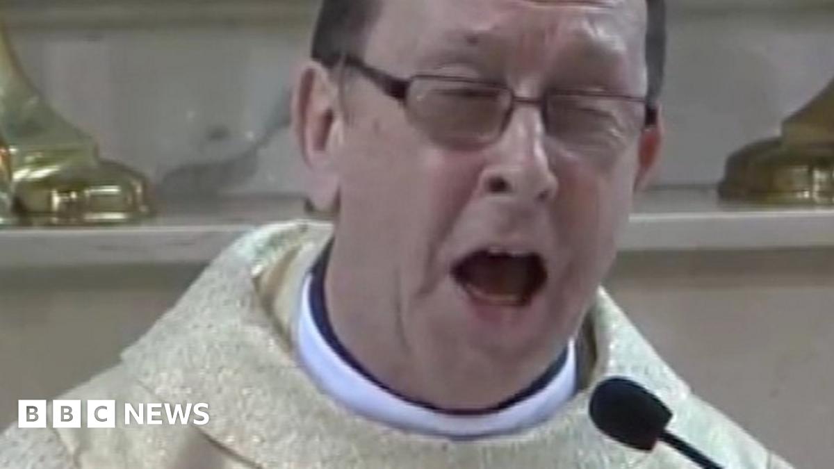 Singing priest's Hallelujah wows wedding guests - BBC News