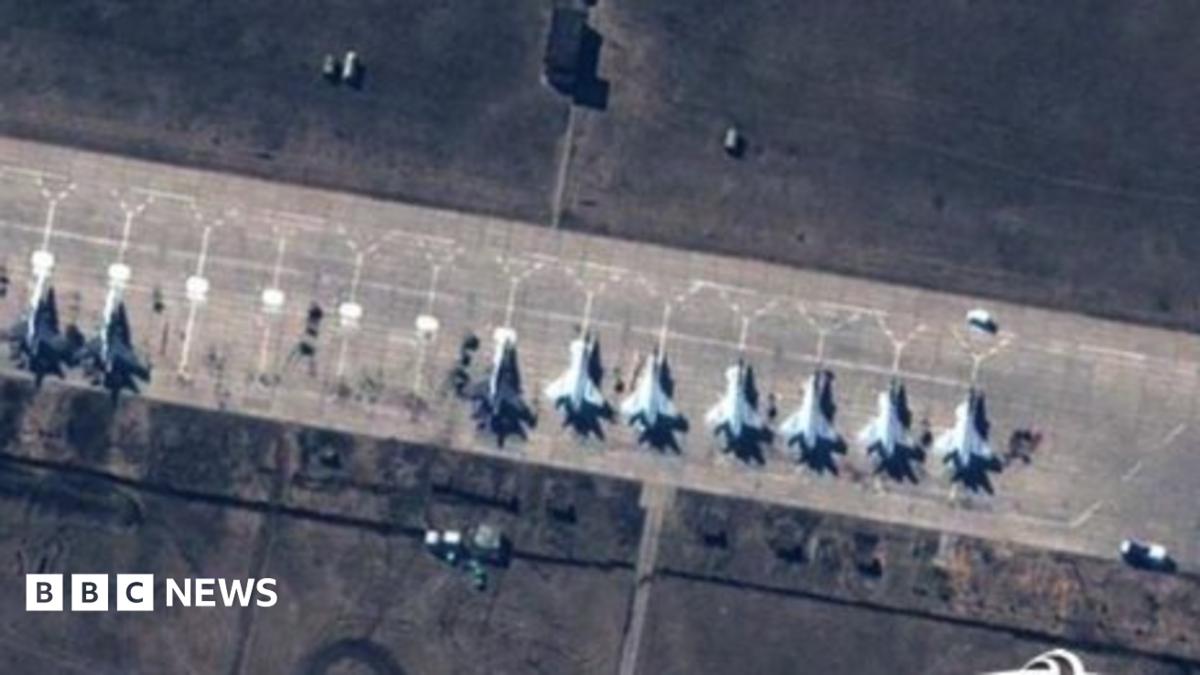 In pictures: Russian military build-up near Ukraine - BBC News