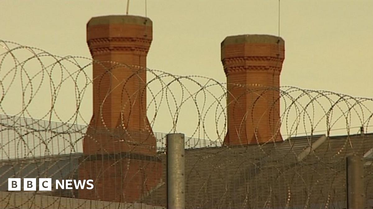 Nottingham Prison 'dangerous' due to budget cuts - BBC News
