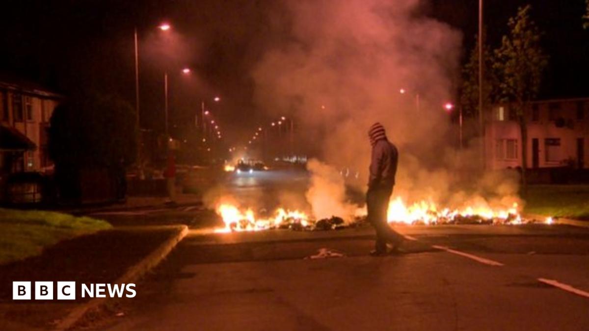 Police fear UDA trouble in Carrickfergus - BBC News
