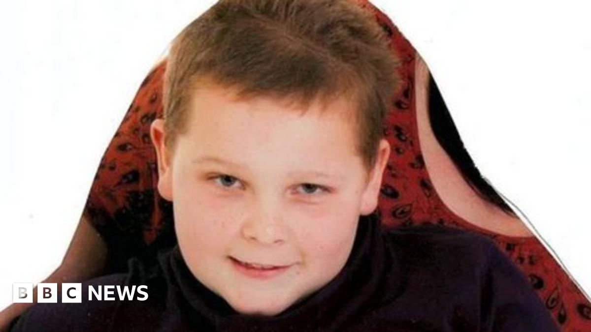 Jack Garrington lorry death: Family pays tribute - BBC News