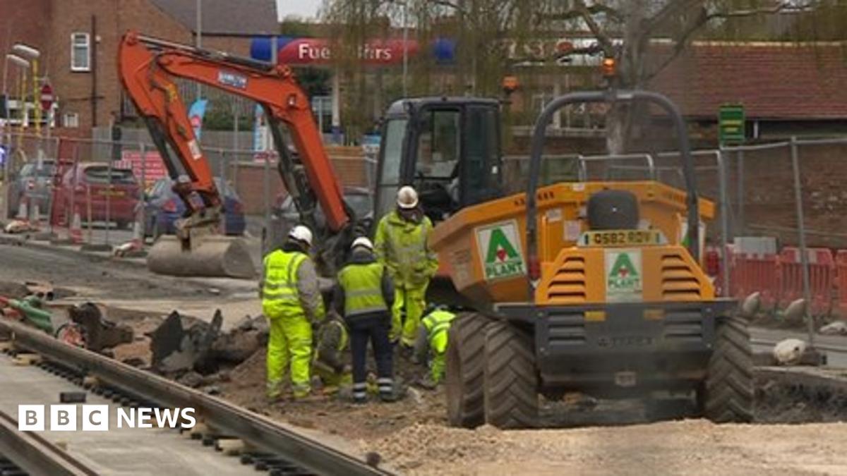 Nottingham tram extension: MP wants more help for shops - BBC News