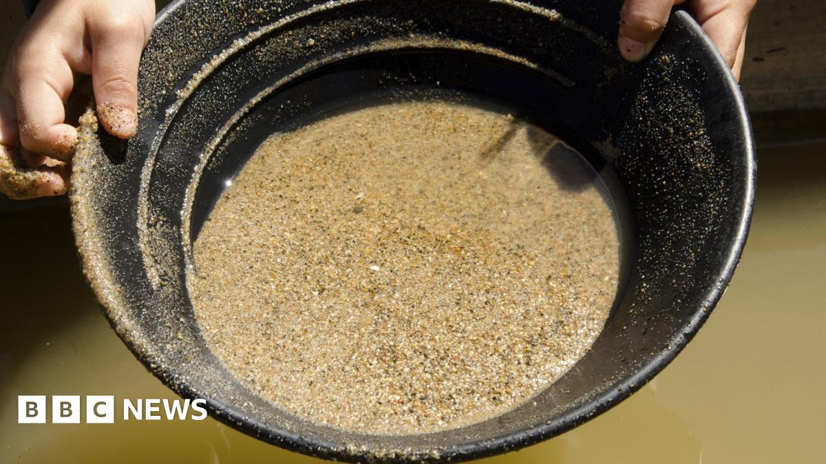 Wanlockhead gold panner discovered human bones - BBC News