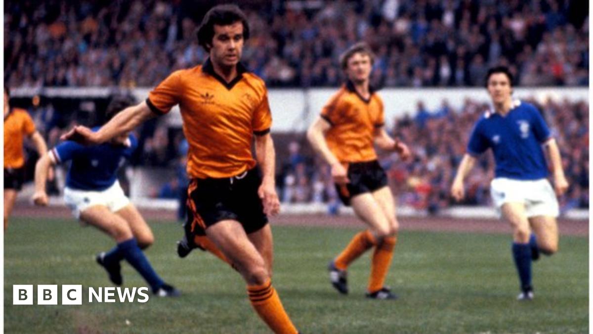 Dundee United football legend Frank Kopel dies aged 65 - BBC News