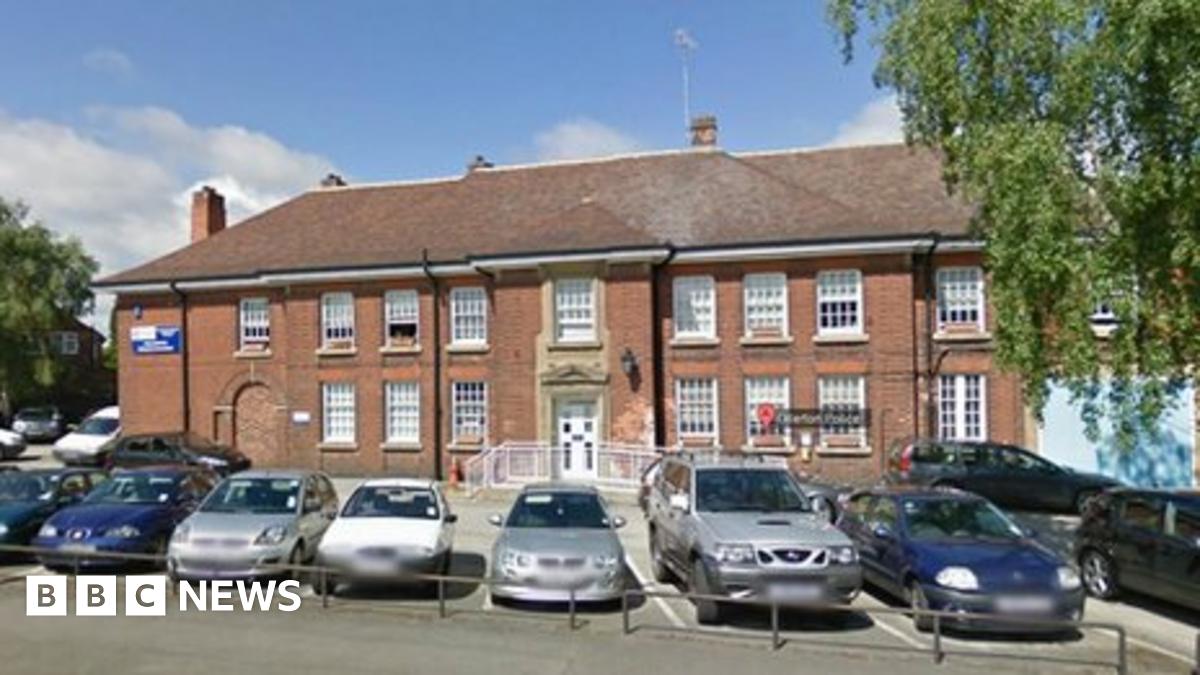 Nottinghamshire PCSO charged with sexual activity with children - BBC News